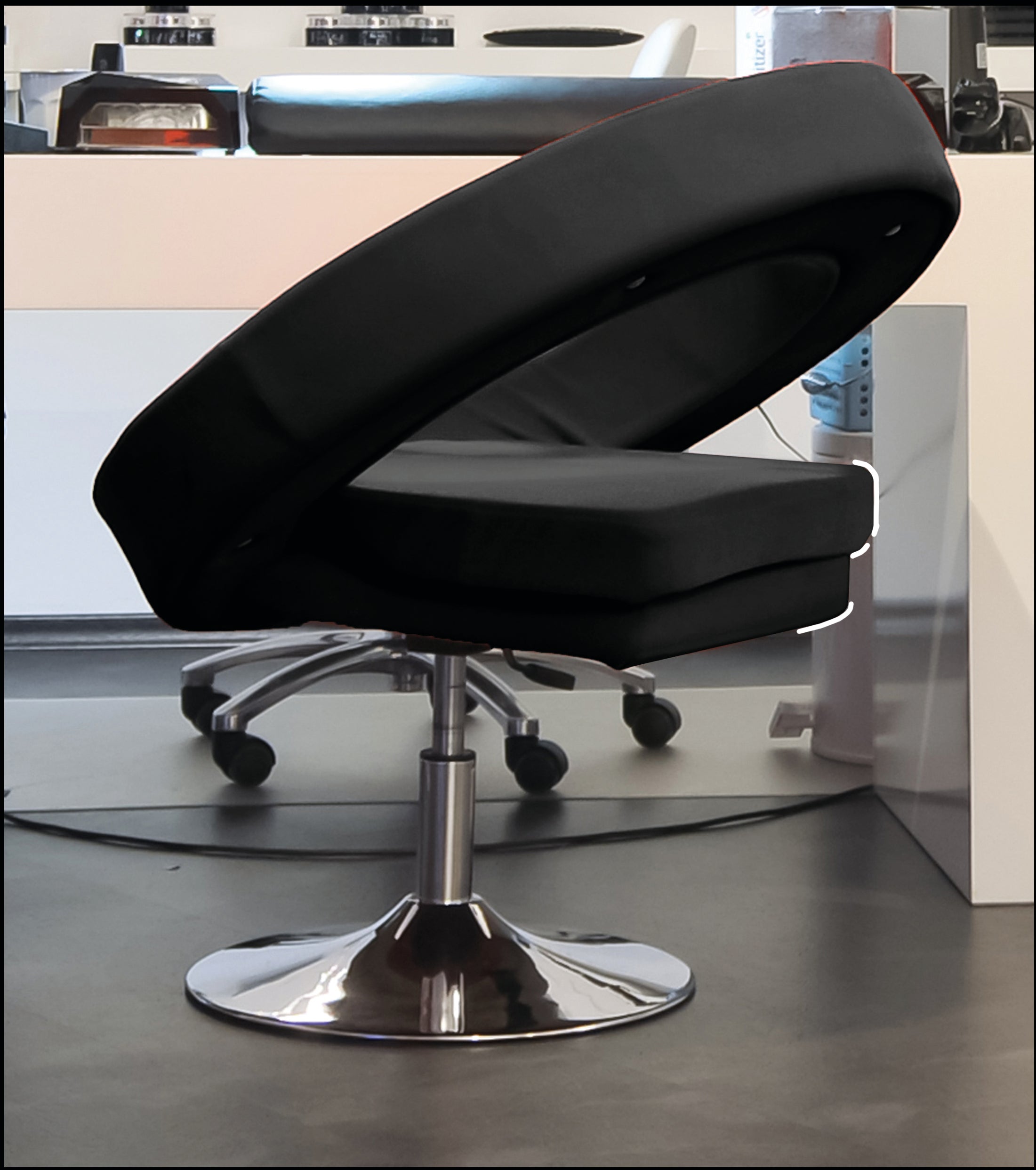 StudioCHAIR Black – Nail Artists